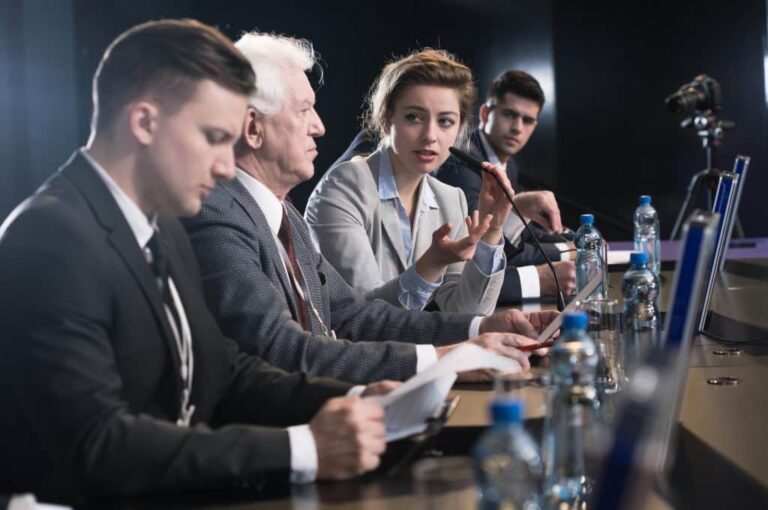 How to introduce yourself on a conference panel: six tips